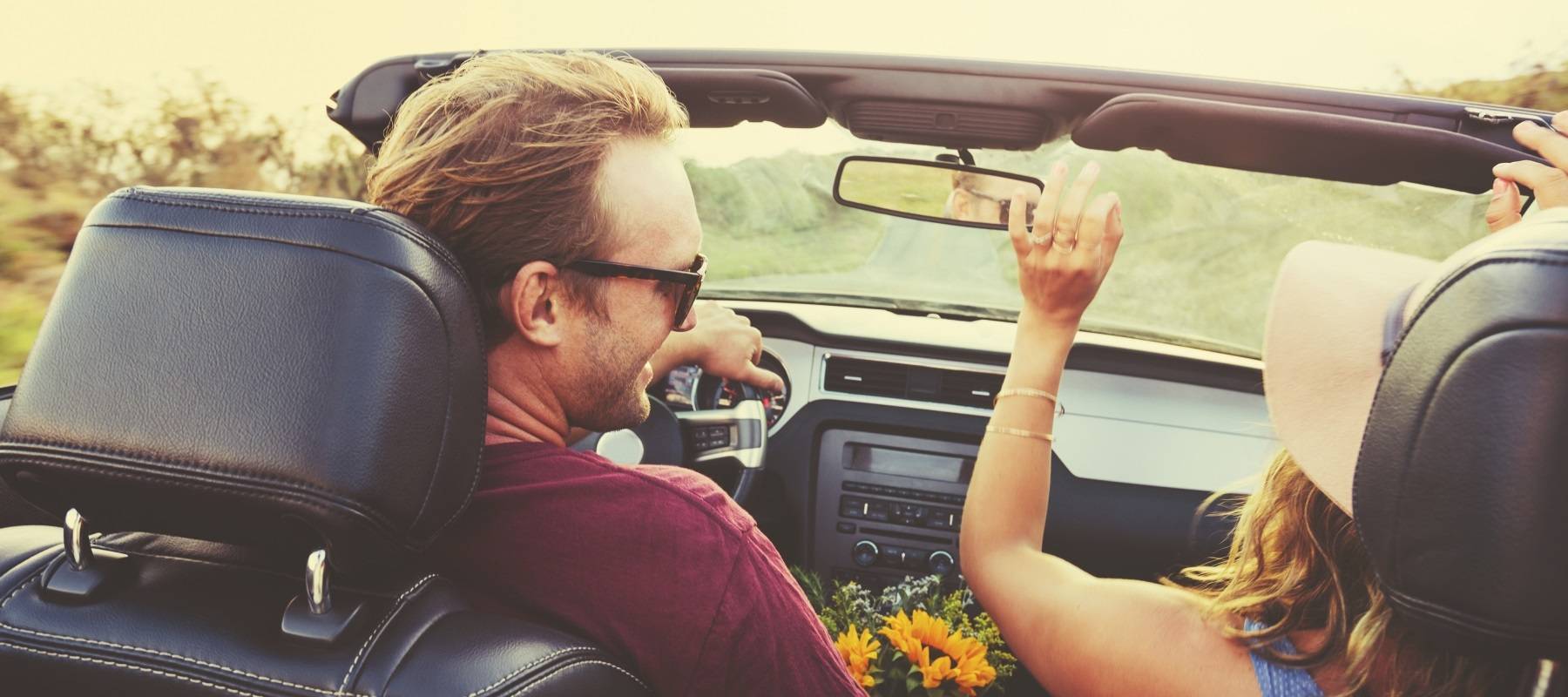Happy Couple Driving in Convertible » Mobil in Deutschland e.V.
